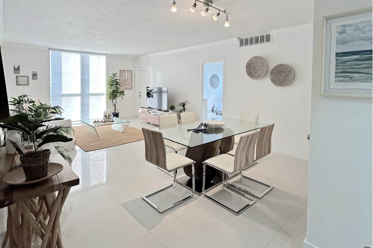 THE TIDES - 14th Floor (W) - 2 bedrooms - Apartment in Hollywood