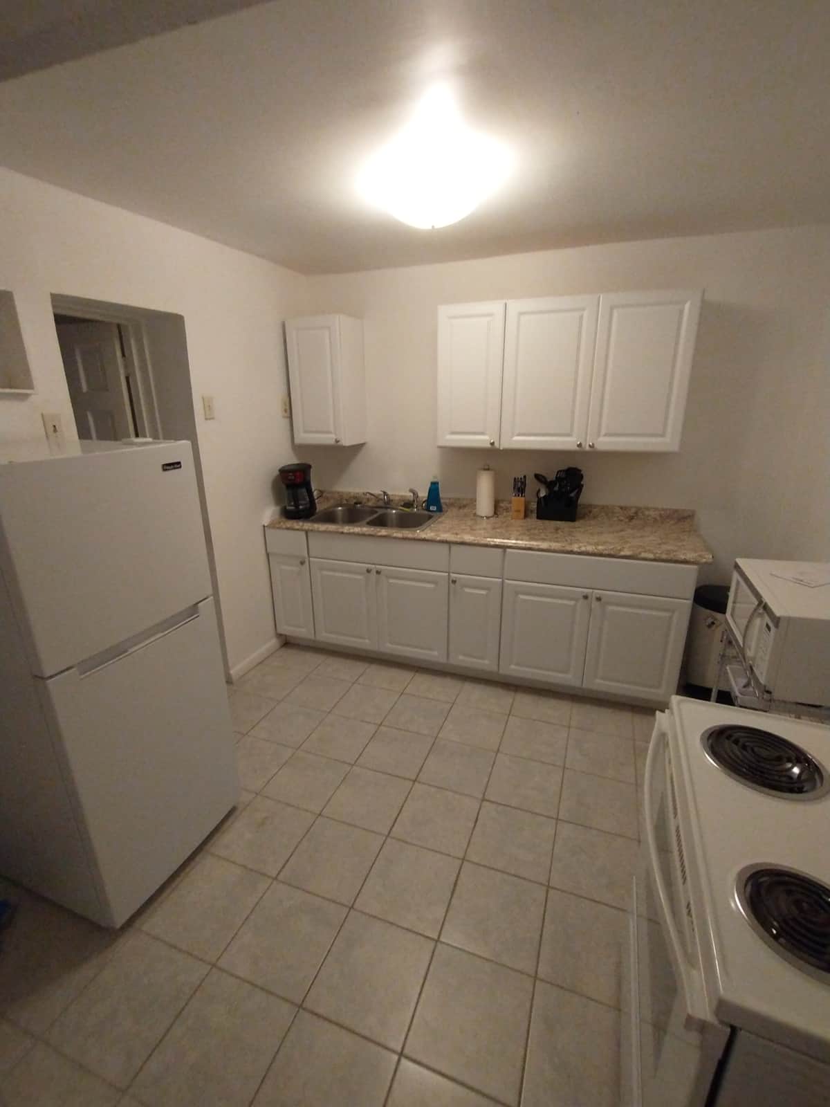 The Van Zant House Annex (Skynyrd) | Queen | Full Kitchen - Vacation ...