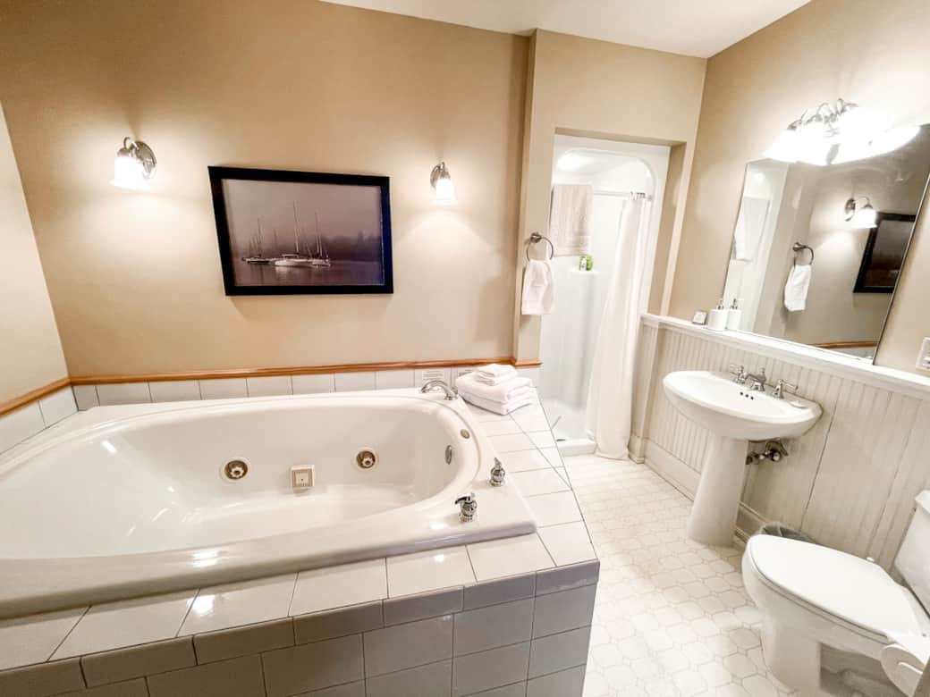 Michigan Suite - Room in Bayfield